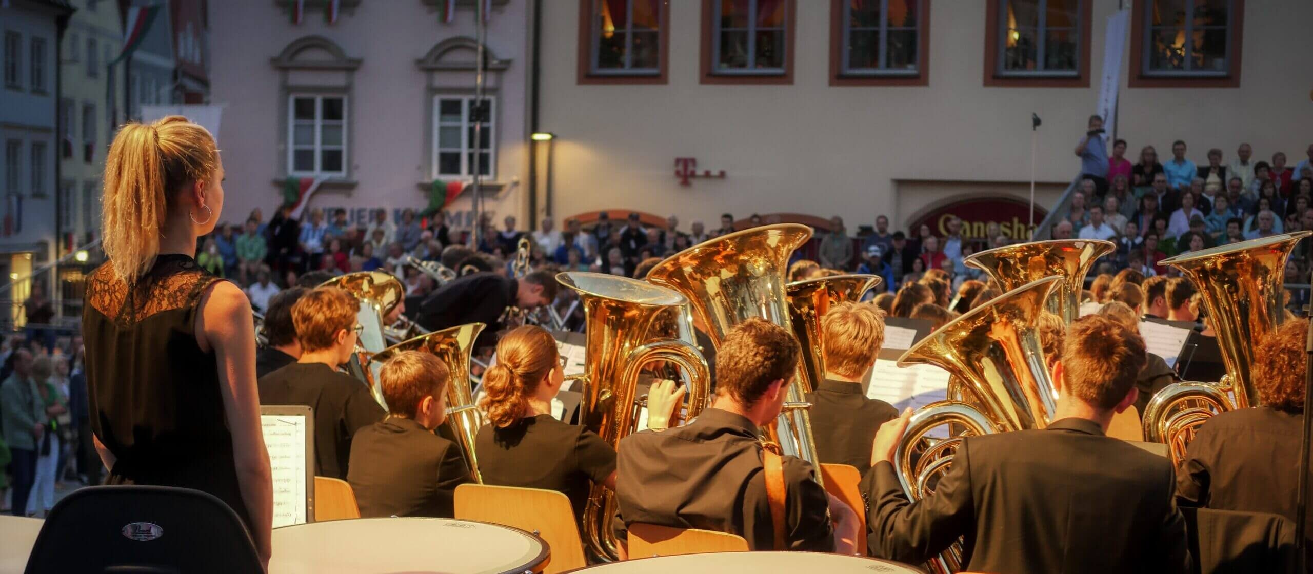 Mit Radio Tell ans Freilichtspiel “Der Geltstag” – Radio Tell – 100% ...